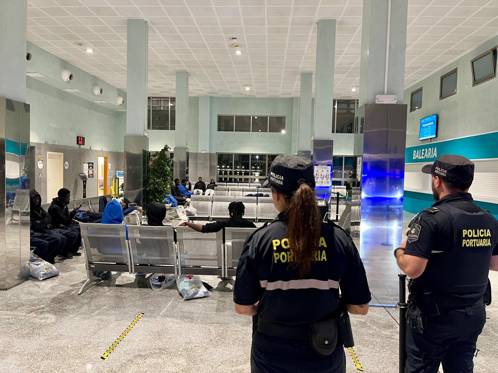 Els ports de Palma, Eivissa i la Savina s’adapten per acollir persones migrants de manera ...